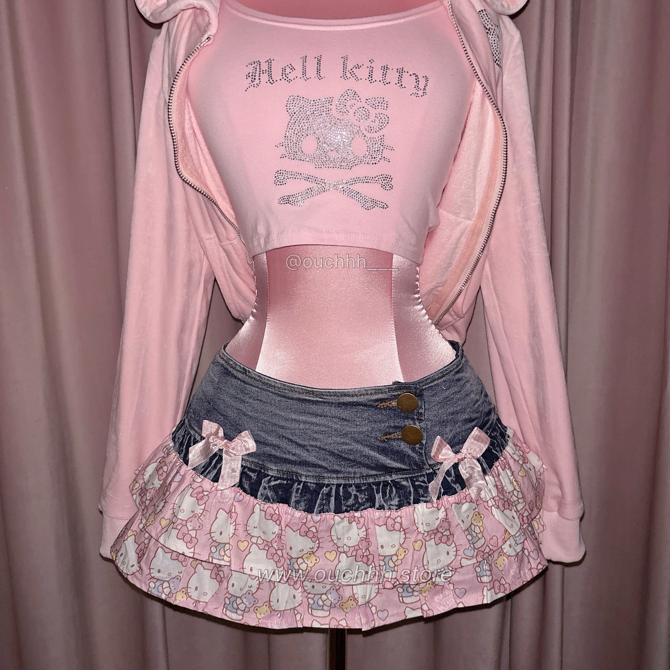 Hello Kitty Trim Mid Rise Mini Skirt (Light Pink)